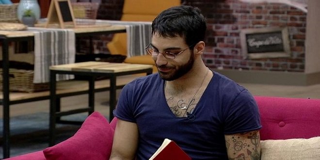 Survivor Eser West kimdir